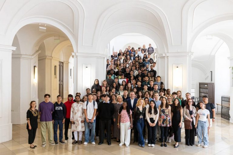 Estudiantes de la UPSRJ cursan semestre en Hungría con beca Embajadores ...